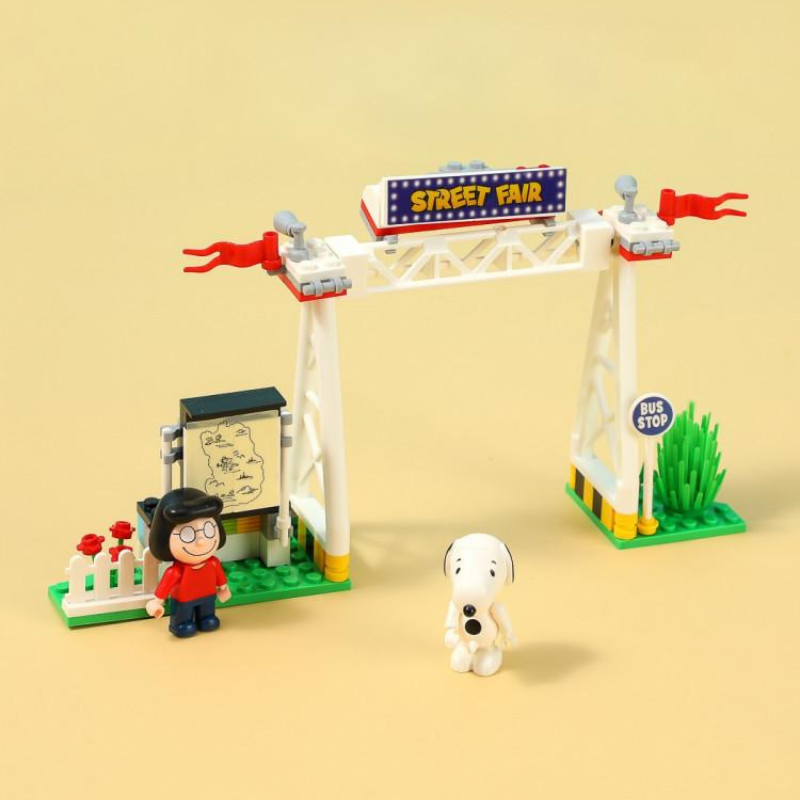 Peanut® Snoopy Street Fair School Bus Building Block Set - One Quarter